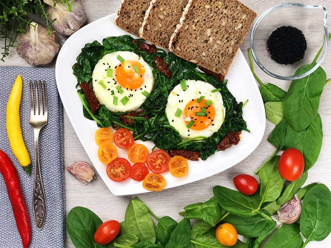 Jajka sadzone ze szpinakiem - NaszPrzepis - sprawdzone przepisy