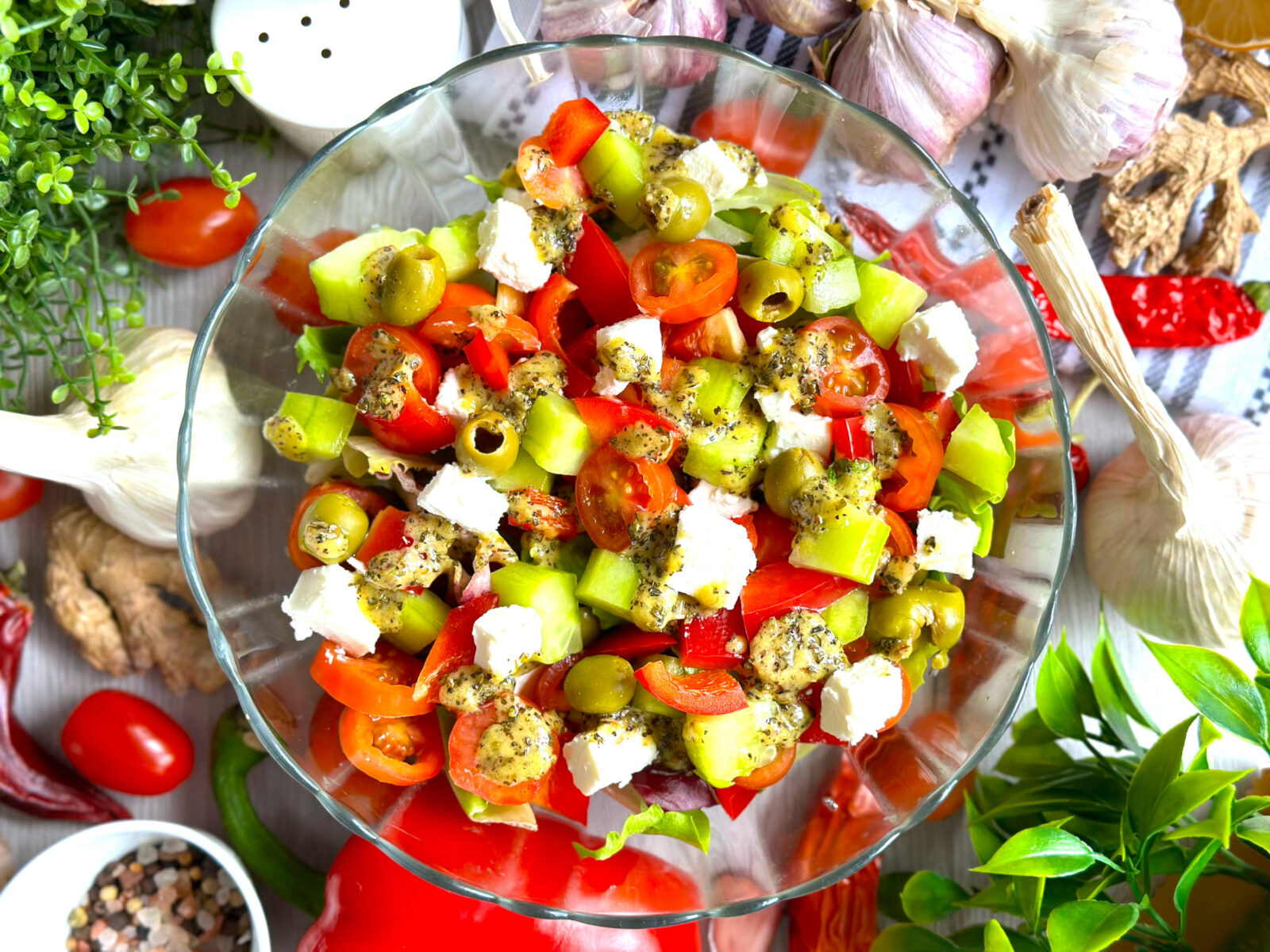 Sałatka grecka z fetą - NaszPrzepis - sprawdzone przepisy